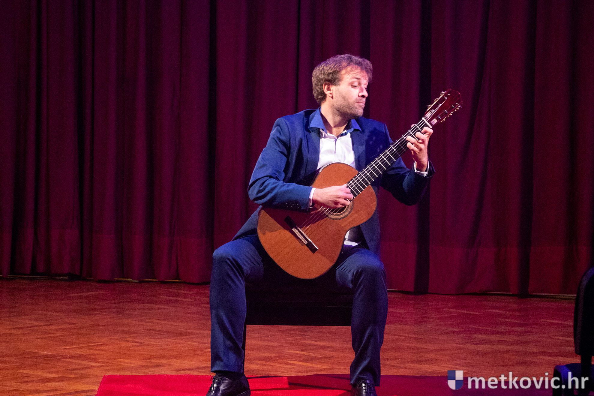 Gitarist Petar Čulić oduševio publiku u GKS-u Metković | Metkovic.hr